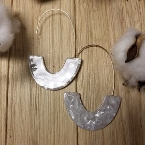 Jewelry | Super Adorable White Crushed Shell Hook Earring | Poshmark